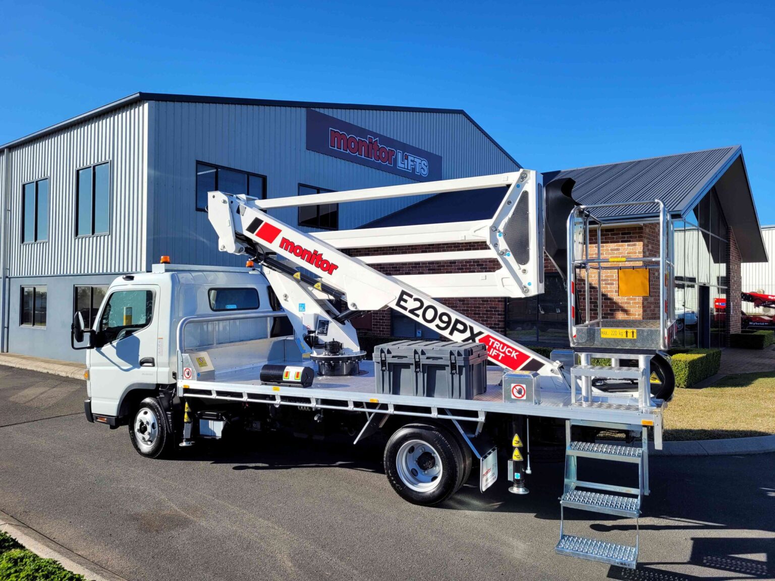 Monitor E209PX Fuso 4x2 Truck Lift | 20m Boom by GSR — Monitor