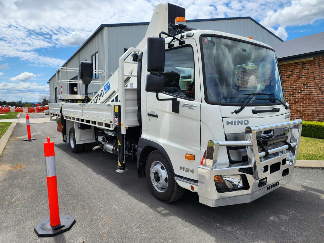 Monitor E190THD Hino 4x2 Truck Lift | 18.5m Boom Height — Monitor