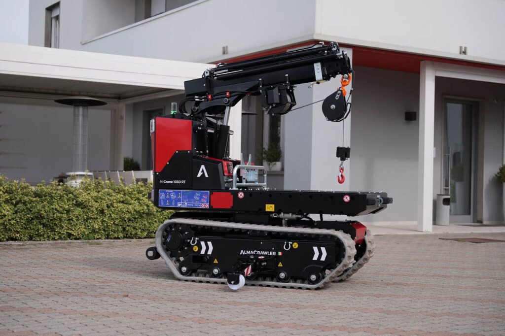 M-Crane 1030 RT Crawler Carrier — Monitor