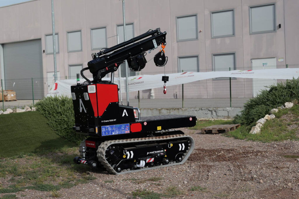 M-Crane 1030 RT Crawler Carrier — Monitor