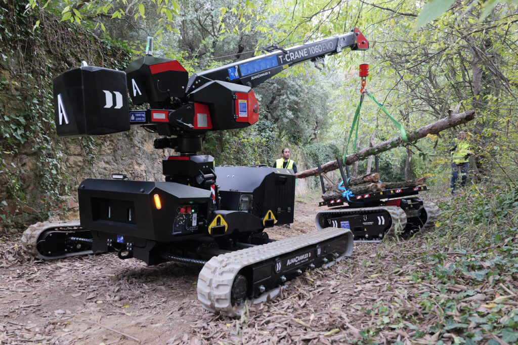 T-Crane 1060 RT Crawler Carrier — Monitor