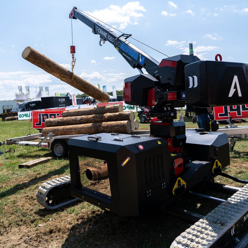 T-Crane 1060 RT Crawler Carrier — Monitor